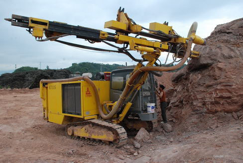 High Pressure Hard Rock Drilling Machine , Dth Drilling Rig 105-125mm